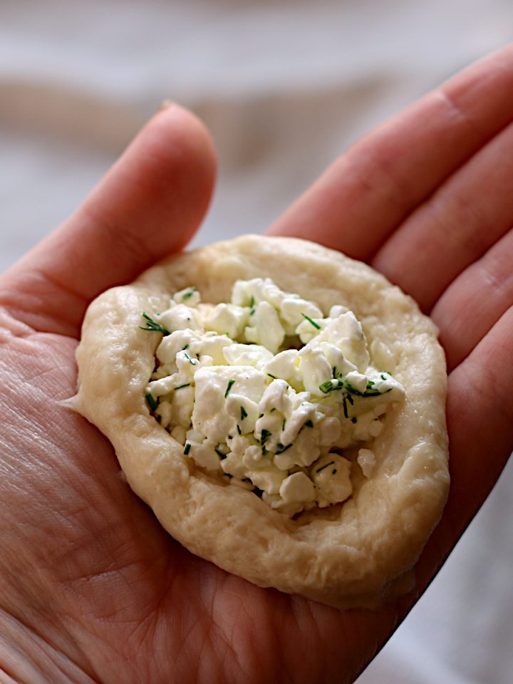 Perishke (Ukrainian Buns Filled with Cottage Cheese and Dill ...