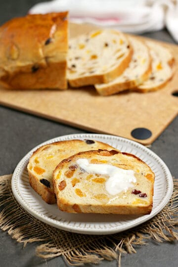 Apricot Raisin Bread - Domestic Dreamboat